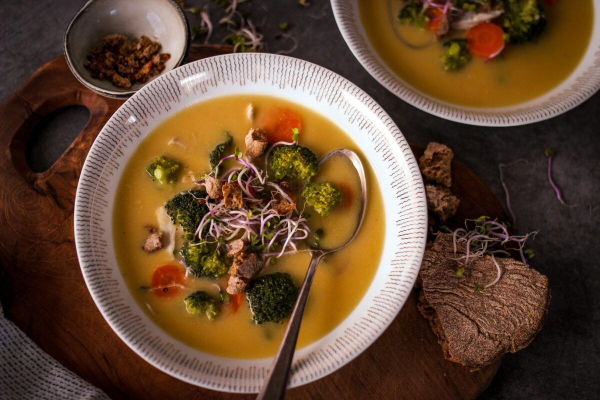 KRÉMOVÁ KUŘECÍ POLÉVKA | Neplecha na plechu | Recepty ze světa